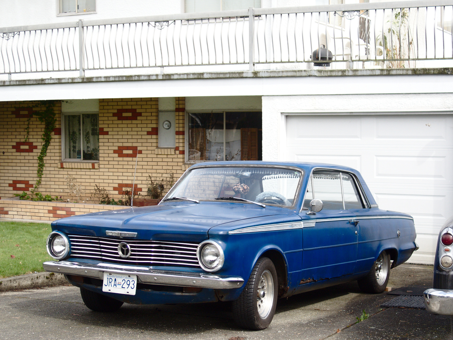 Old Parked Cars Vancouver: 1965 Valiant 100 Hardtop