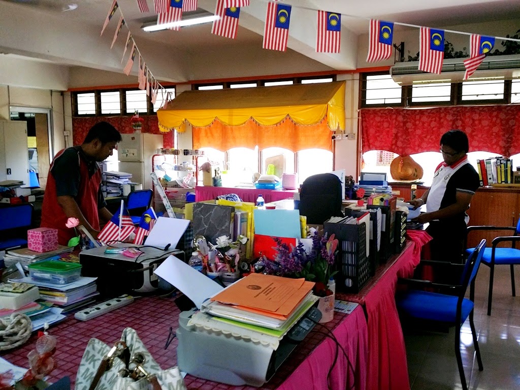 MENGEMAS BILIK GURU - SMK TELOK KERANG