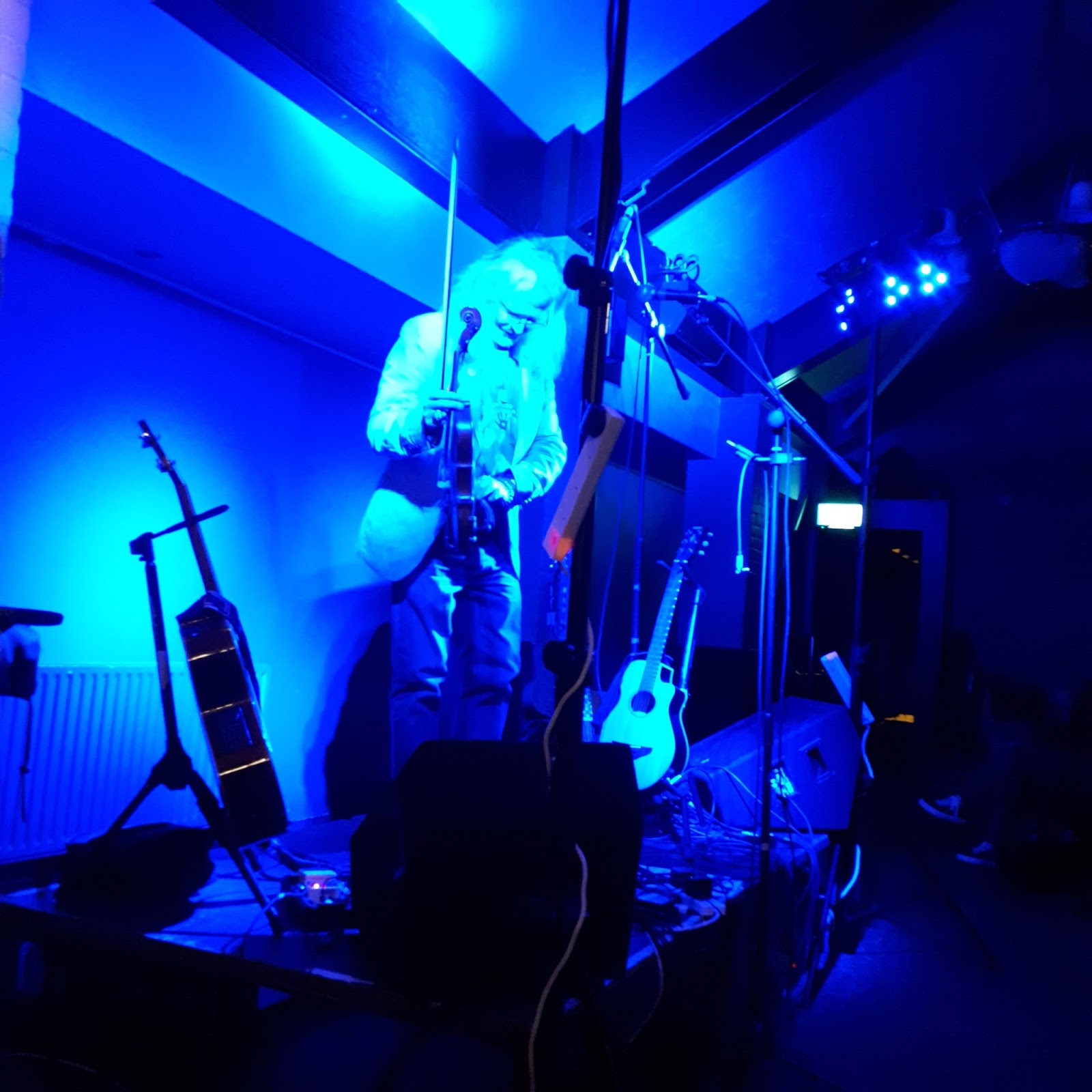 An idiots guide to an idiot: Chris Leslie gig.