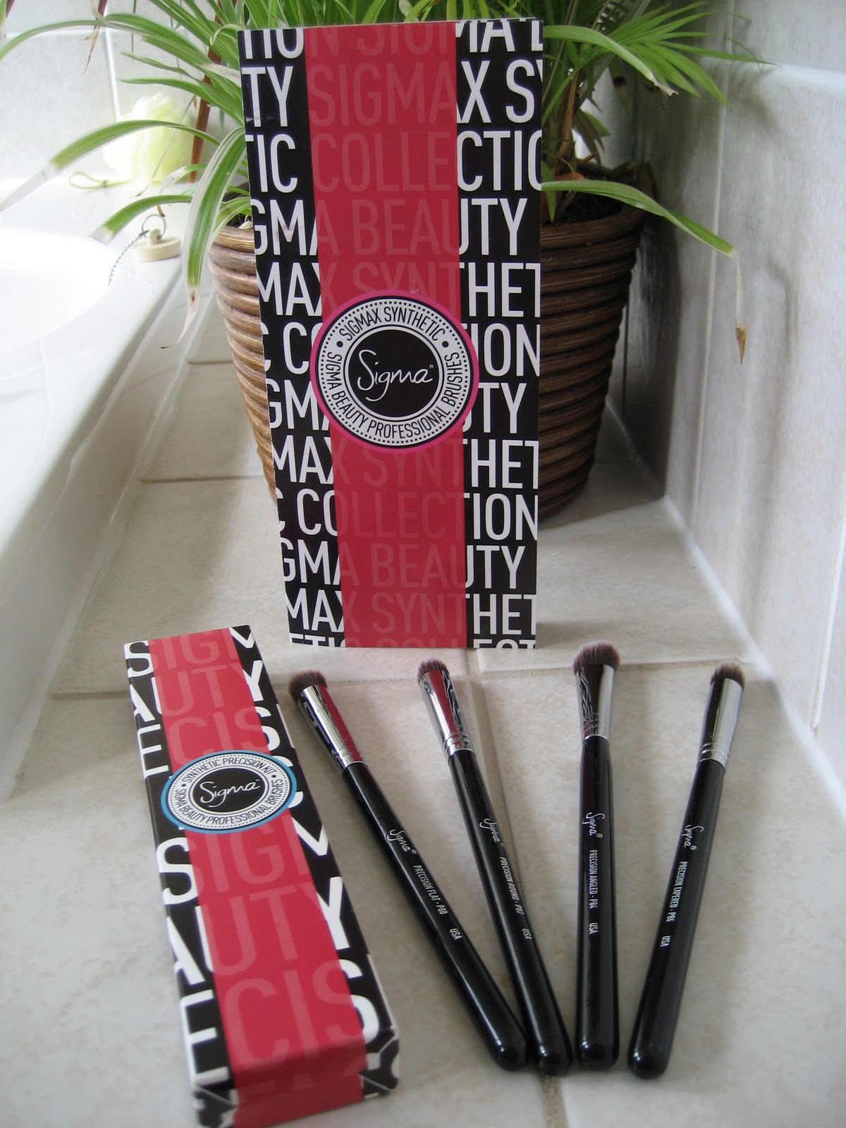 A Beauty Blog.: NEW! Sigma SigMAX brushes