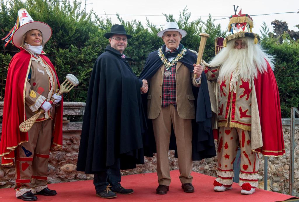 La Veja: A BATTOCCHIO LO SCETTRO DEL CASTALDO