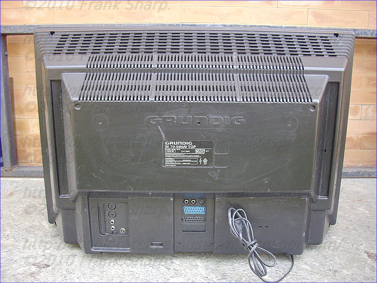 Obsolete Technology Tellye !: GRUNDIG M70-590/9 TOP MONOLITH YEAR 1990.