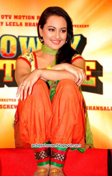 Sonakshi Sinha Rowdy Rathore First Look Launch stills | Actress hot stills