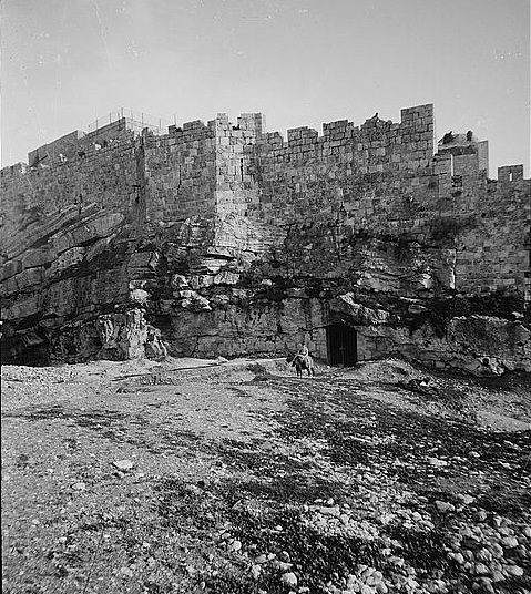 Beneath the Old City of Jerusalem Lies a Huge Cave. Does It Date Back ...