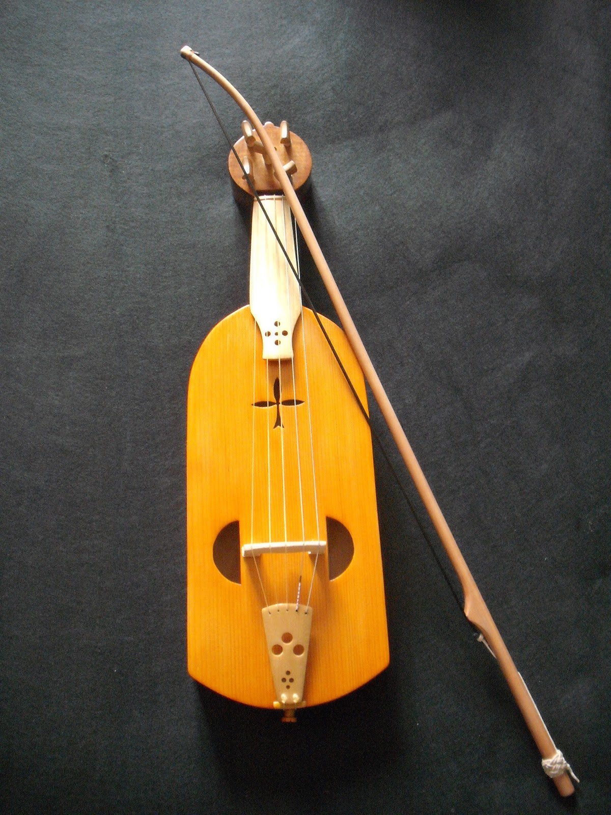 la Rosa Trobadoresca: LA VIELE A ARCHET