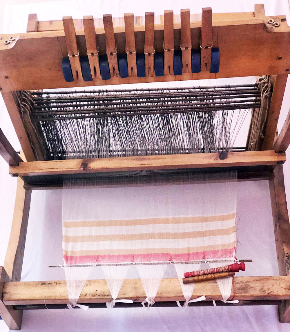 Serat Daun Nanas Subang: ALAT TENUN BUKAN MESIN (ATBM) DOGAN