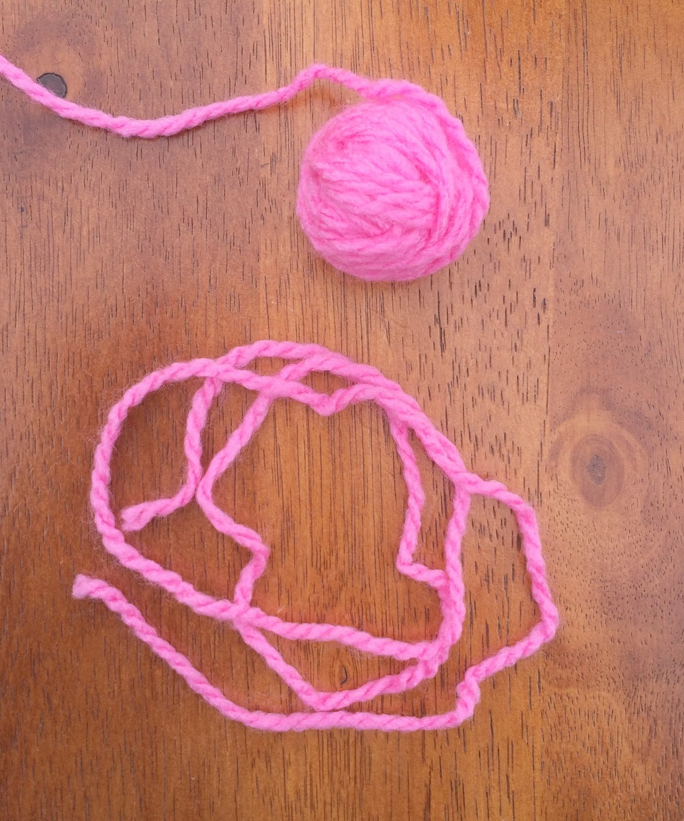 Jac o' lyn Murphy: Simple, sweet yarn bow necklace