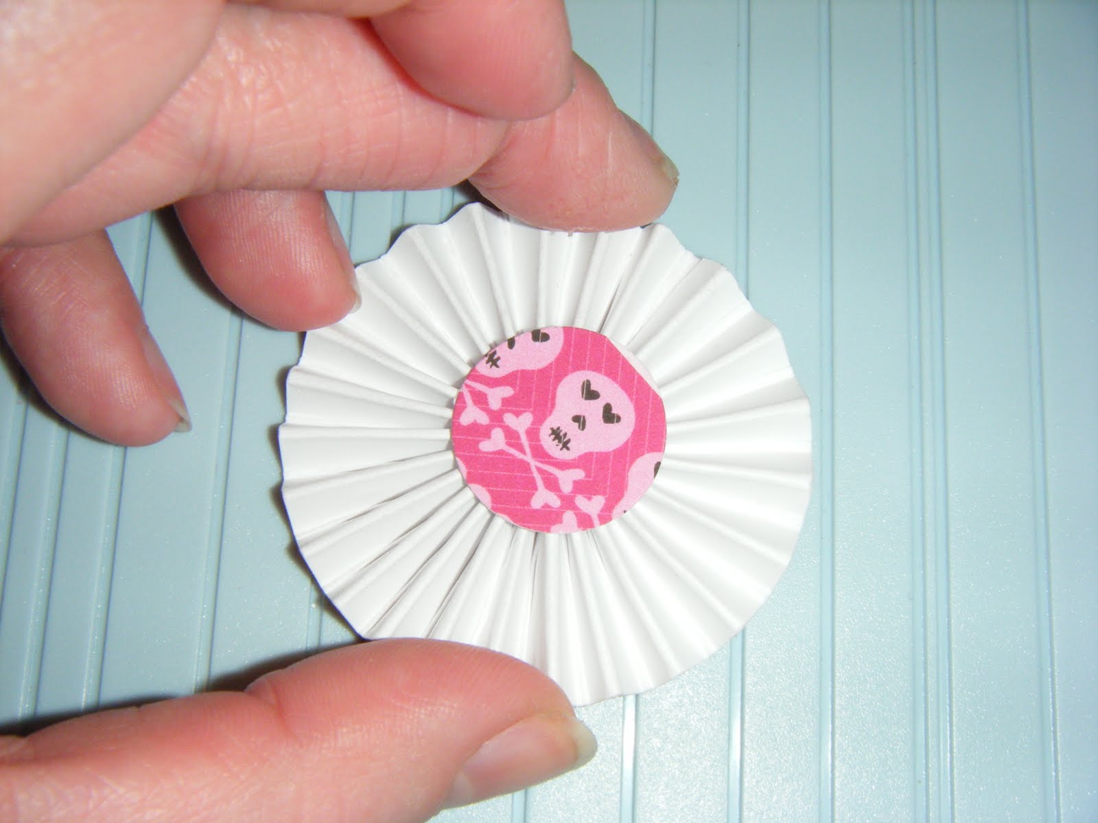 Leia Legweak's Handmade Crafts: Paper Rosette Tutorial