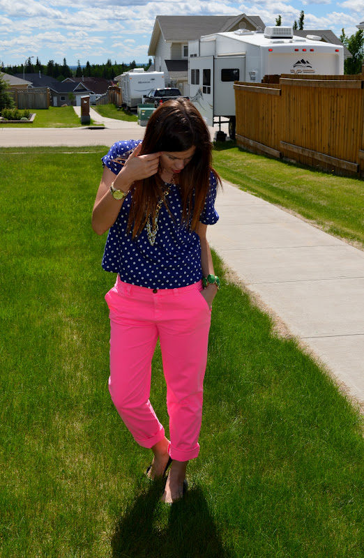 how to wear neon pants / melanie liliana