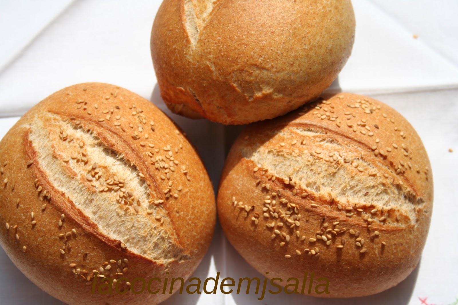 PAN REDONDO CON MEZCLA DE HARINA INTEGRAL