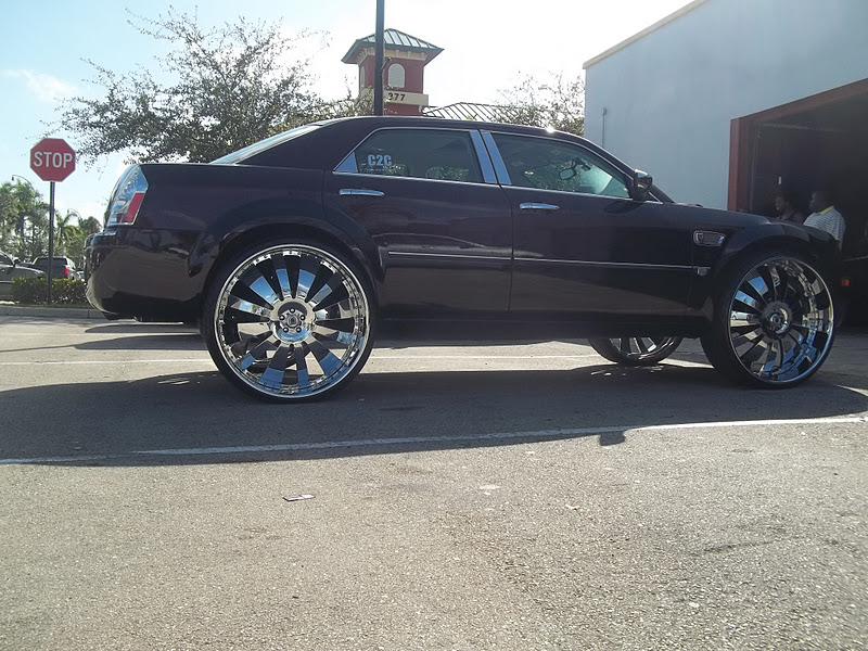 PHOTOGRAPHY BY MIAMIEARL: Chyrsler 300 on 30" Asanti's Candy Purple