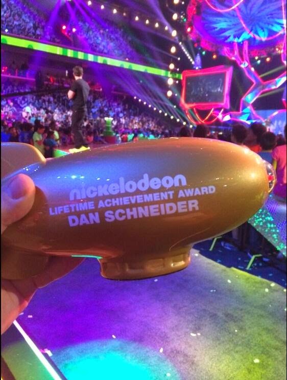 NickALive!: One Direction, The Vamps, Gareth Bale, Tom Daley, McFly ...