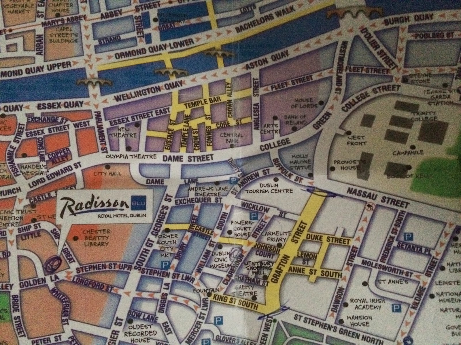 CONHECENDO O TEMPLE BAR EM DUBLIN - Mundo A