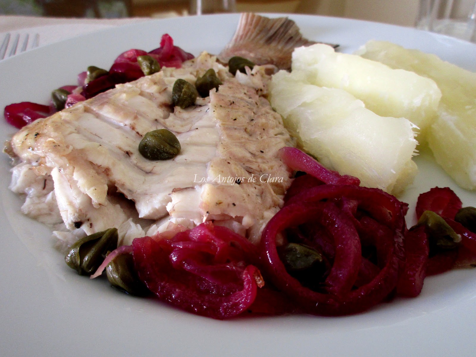 Los Antojos de Clara: Pargo al horno con cebolla, alcaparras y limón