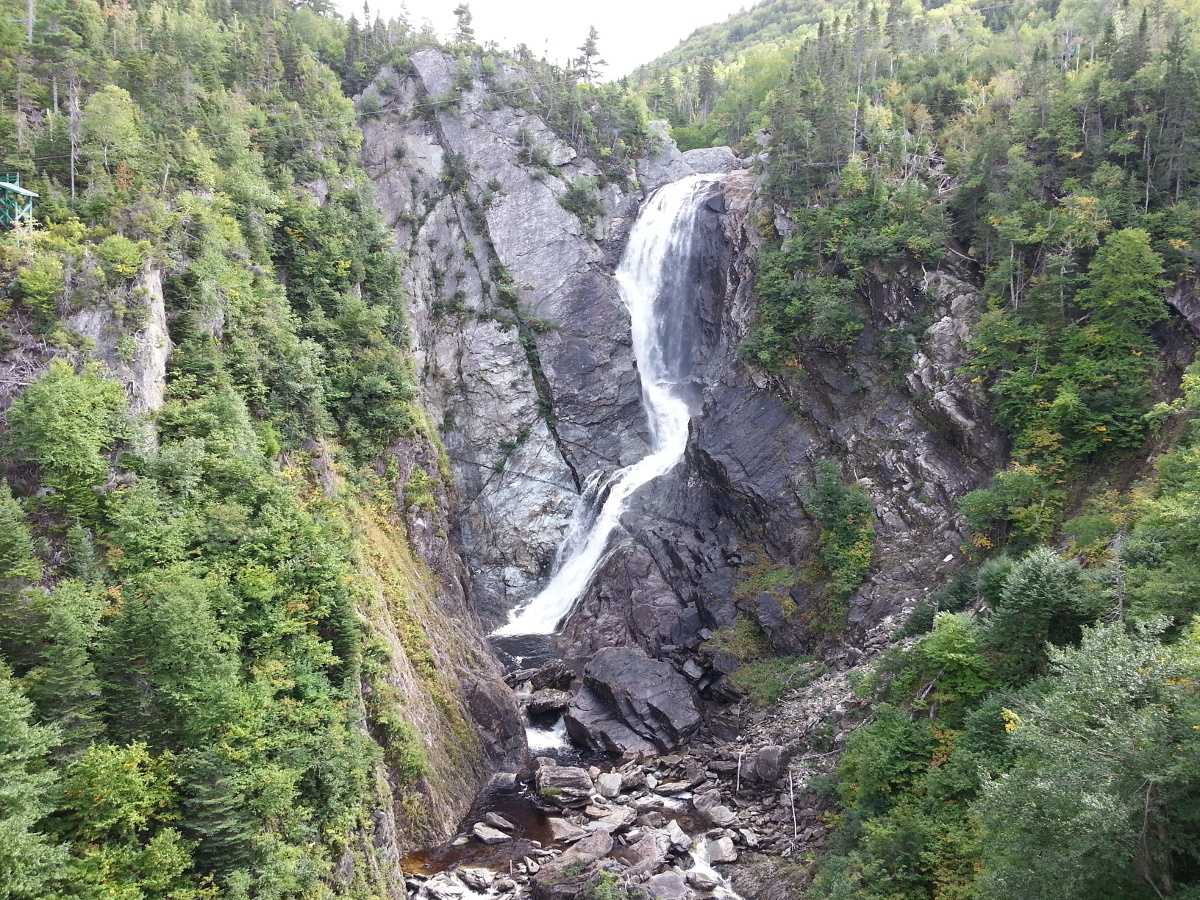 Newfoundland Tourist Information: Newfoundland Waterfalls