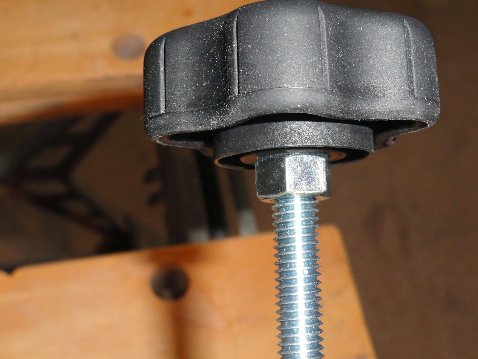 Andy's Astronomy: Dobsonian leveling base with setting circle