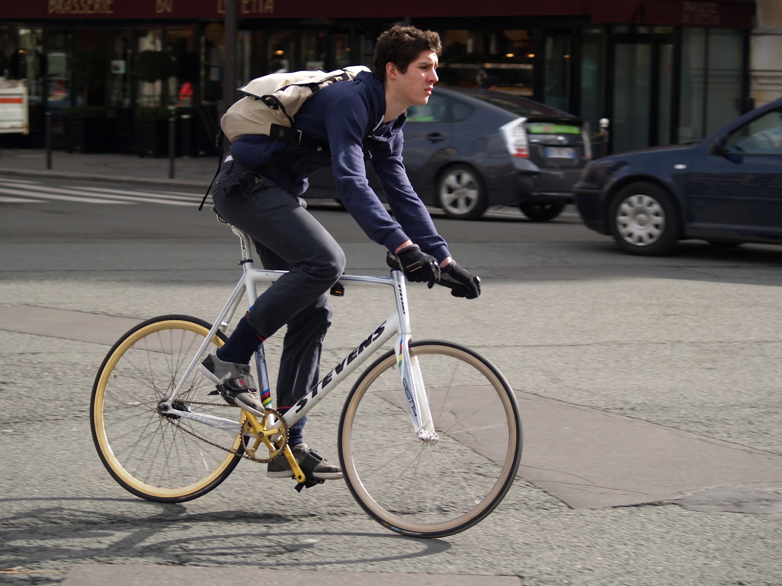 Un Cycliste Parisien / A Parisian Cyclist: Pignons fixes! / Parisian ...
