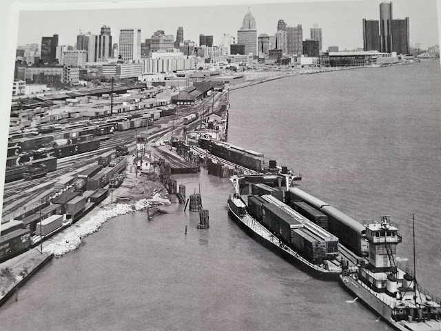 Towns and Nature: Detroit, MI: Riverfront Railroad Yards