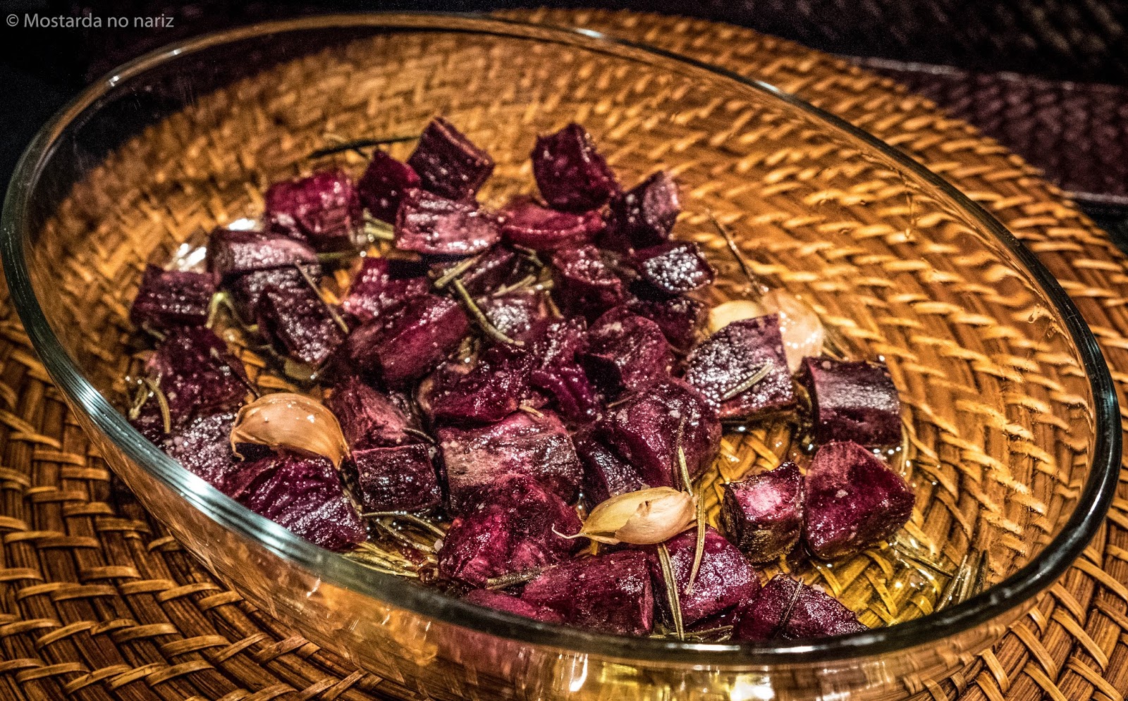 BATATA DOCE ROXA ASSADA COM ALECRIM