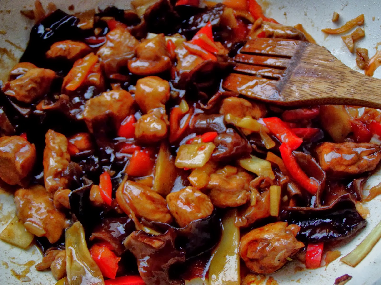 Taitei cu pui si legume in stil chinezesc - CAIETUL CU RETETE