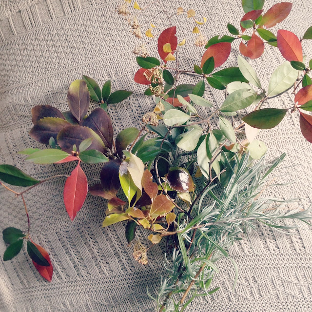 The Magpie's Fancy: Fall Botanicals: Tips for Arranging Floral Patterns
