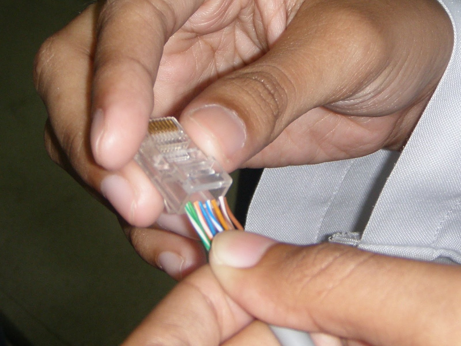 Cara memasang konektor RJ-45 pada kabel UTP ~ TERSEBAR