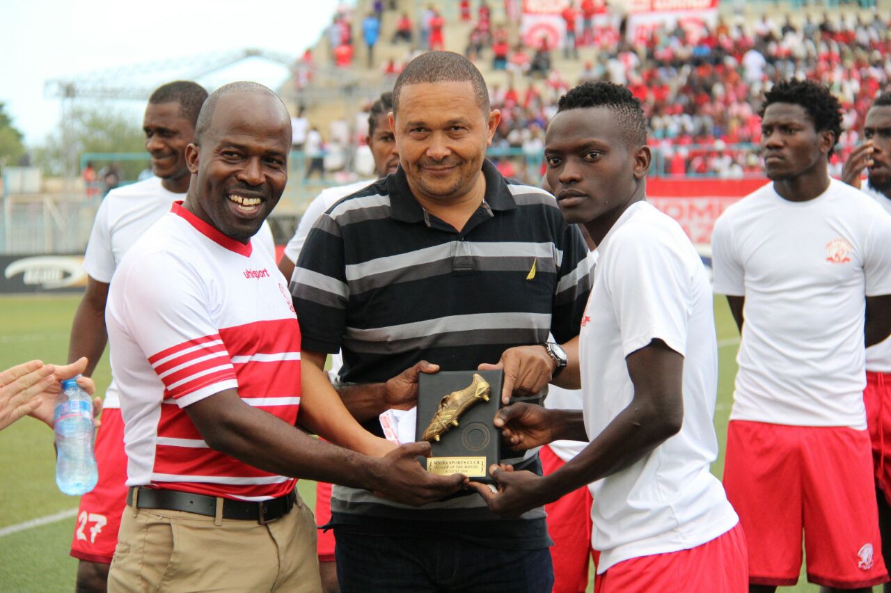 Mchezaji bora wa mwezi August wa simba sport club akabidhiwa tuzo yake ...