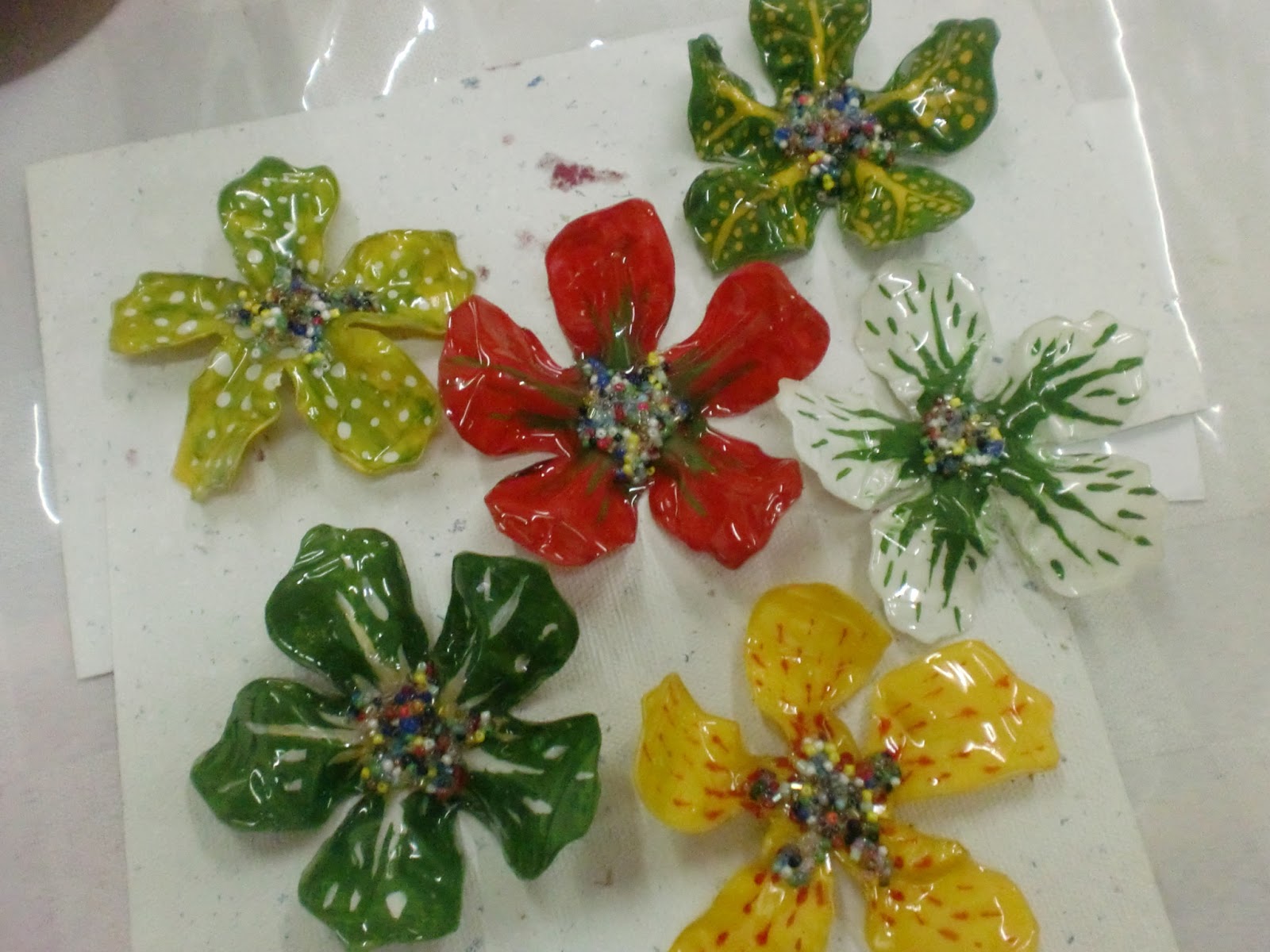 Pachi Arte y más: Flores realizadas con material reciclado, para ...