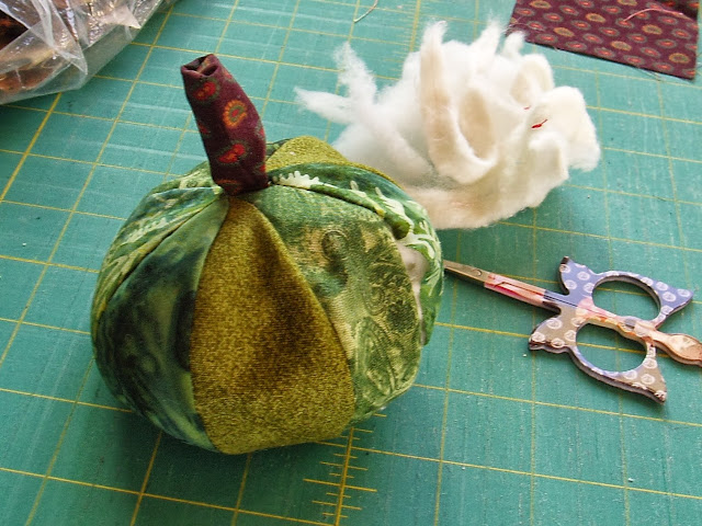 Sunshine in the Attic: Little Pumpkin Pin Cushion Tutorial