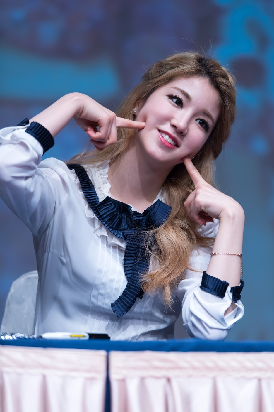 squish face: Laboum squishy cheeks