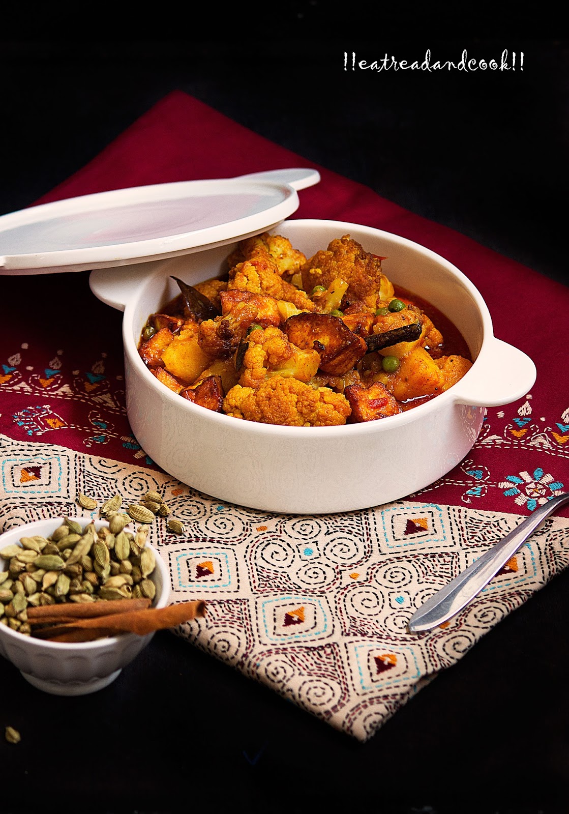 Paneer Fulkopir Torkari / Bengali Cauliflower and Cottage Cheese Curry