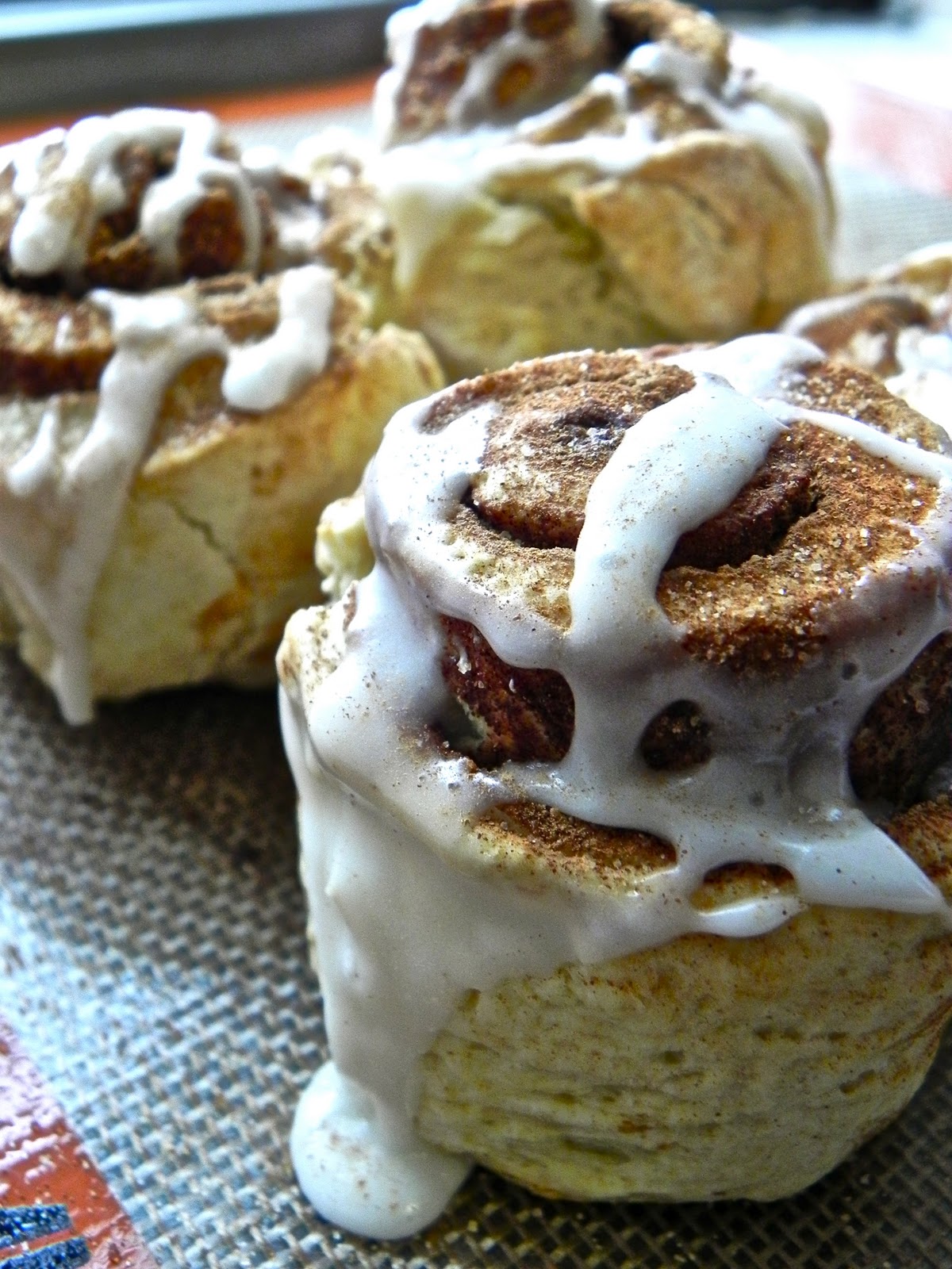 The Rosiest Cheeks: Warm Glazed Cinnamon Buns