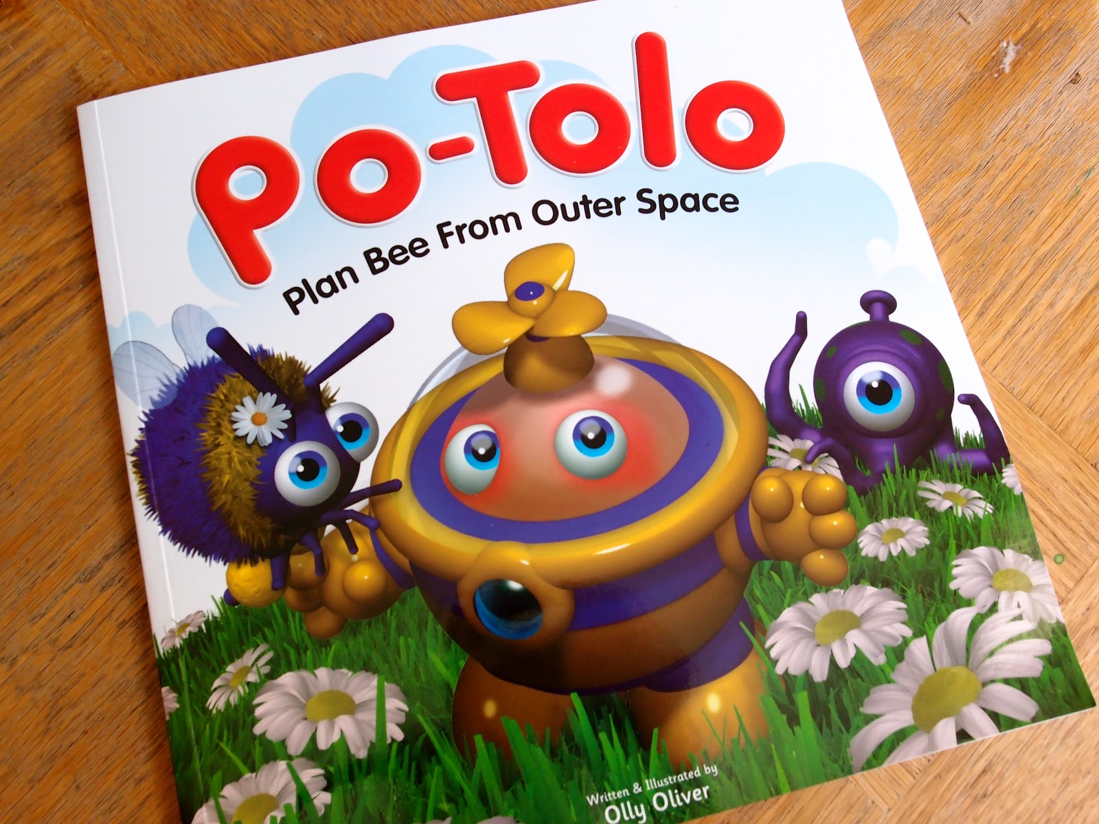 Sweet Craftiness: Book Review: Po-Tolo - Plan Bee From Outer Space