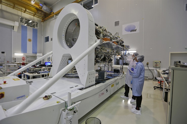 Defensa y Armas: Así es por dentro el Invap, la "fábrica" argentina de ...