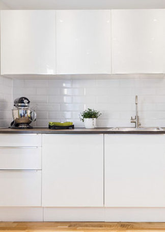 studio karin: VIT GRÅ ELLER SVART FOG TILL VITT KAKEL