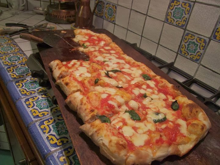 sinfonie di sapori: La pizza (lunga lievitazione e alta idratazione)