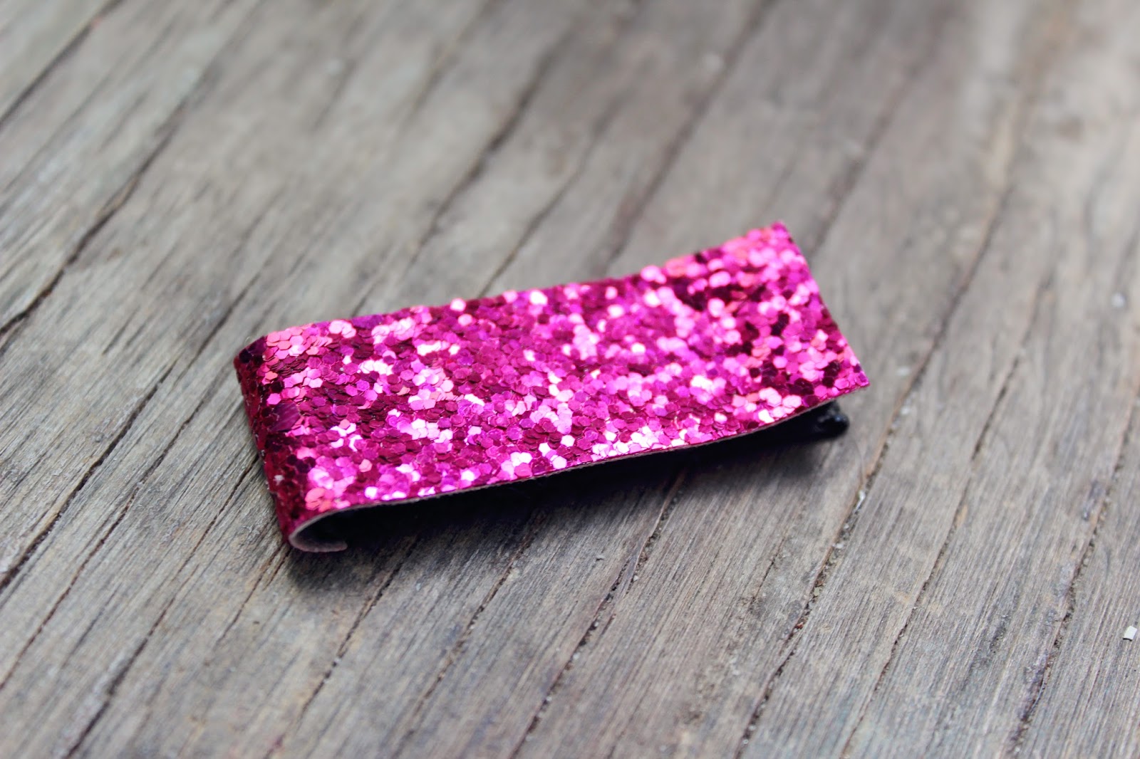 Sea of Blooming Dreams: DIY//Jumbo Sparkle Bobby Pin