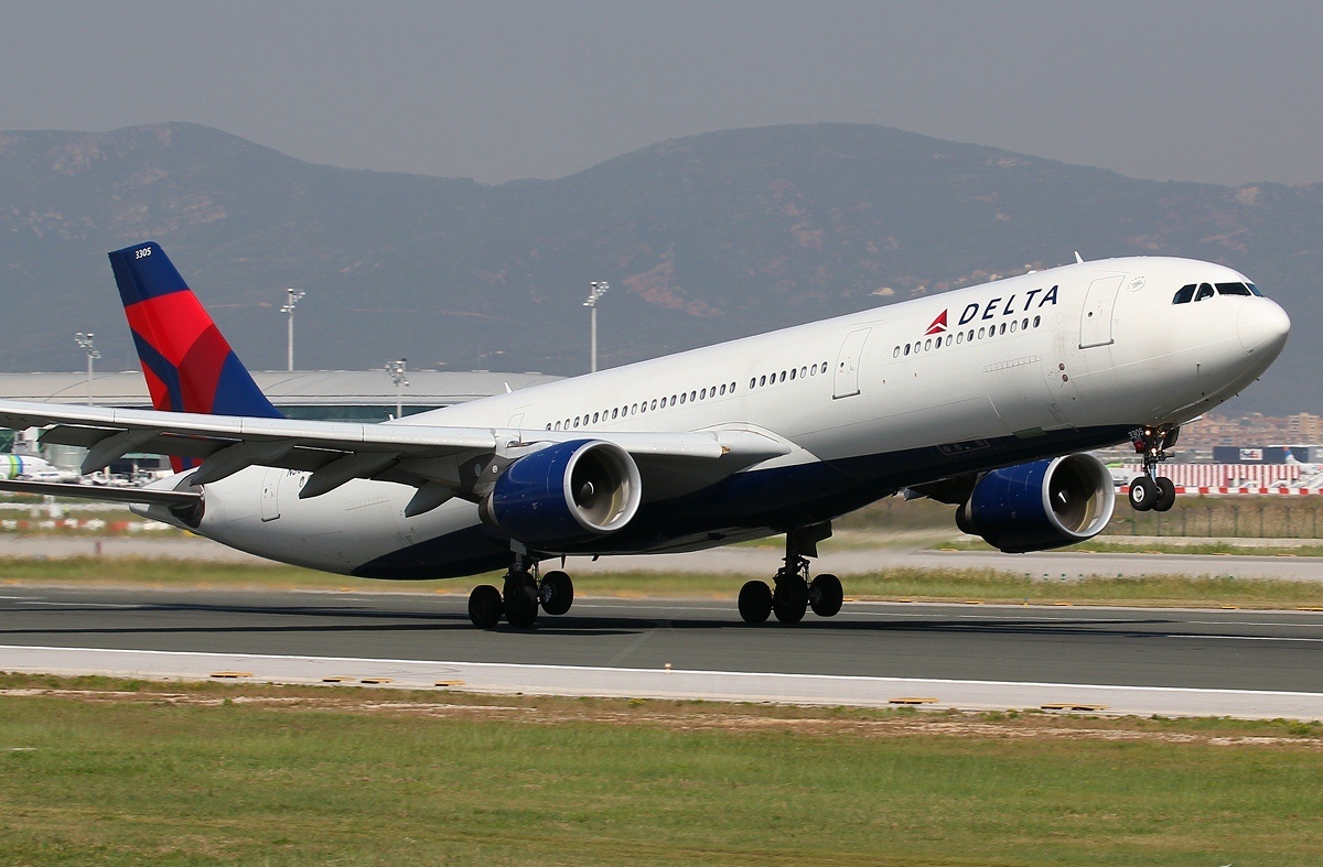 Delta Air Lines A330-300 Rotating Takeoff Aircraft Wallpaper 3970 ...