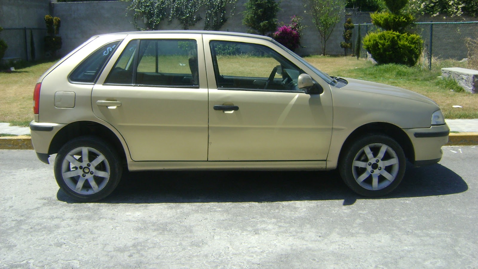 MOTOS, AUTOS Y ALGO MAS: Pointer City 2003 4 puertas