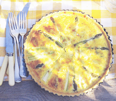 Hanneica's Kitchen: Asparagus and Spring Onion Tart
