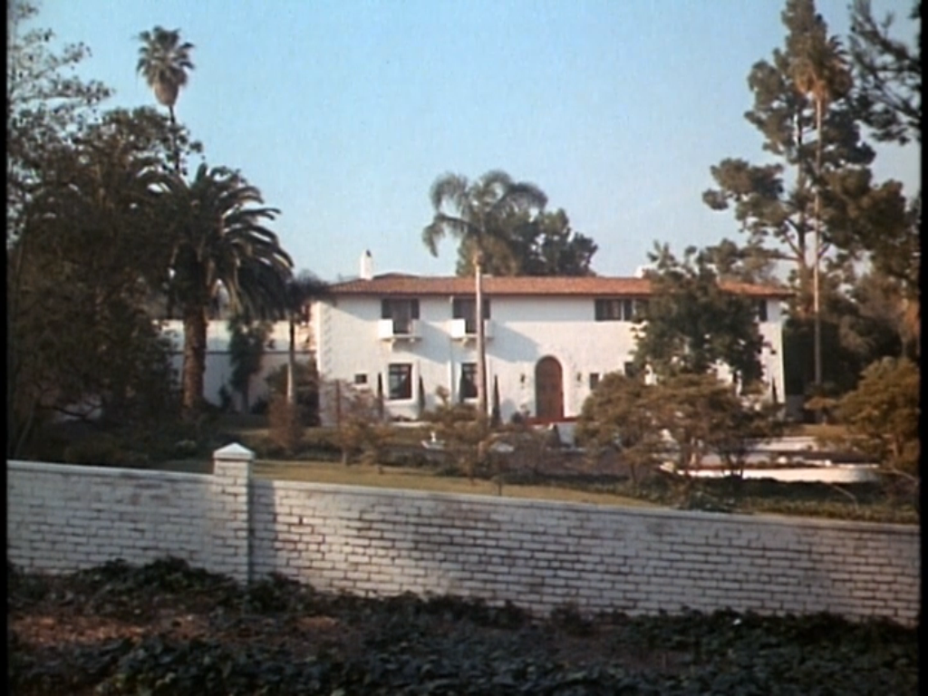 Everyone Nods: The Dragnet Style Files: Frauds DR-28 or "House of Cards"