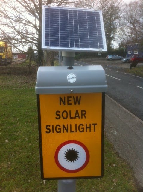 Street Furnishings: Solar Powered Sign Light Unit