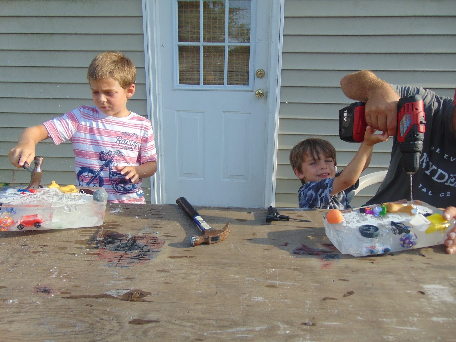 BrayHud's World : Frozen Block of Ice Treasure Hunt for Toys!