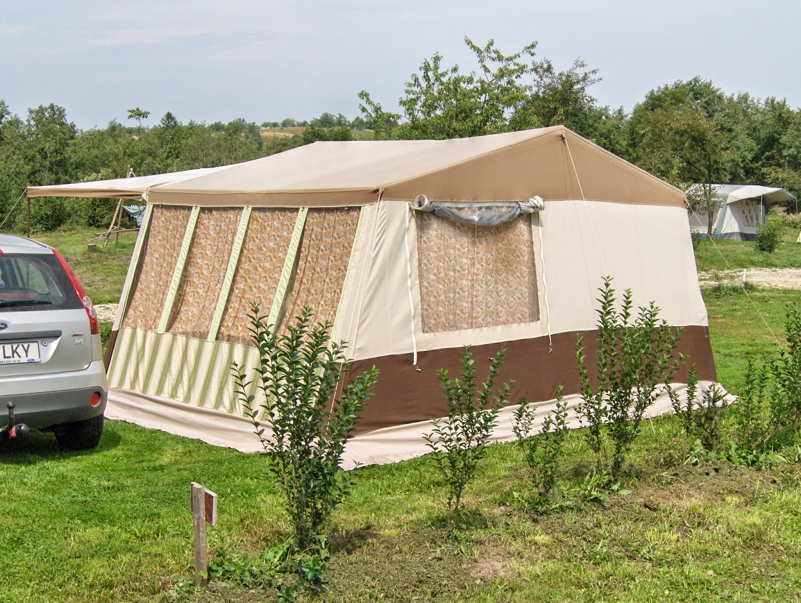 Caravan Doctor: Remorca-cort