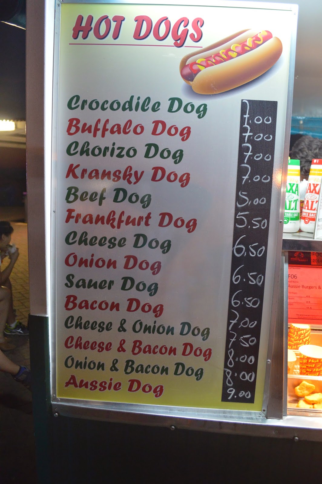 Tom Nom Nom Darwin: Aussie Burgers & Hot Dogs - Mindil Market