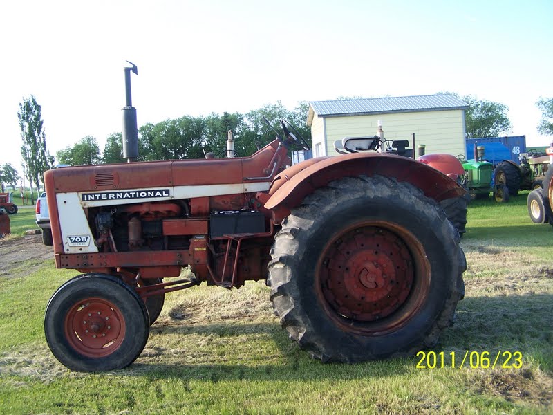DIFFERENT COLOURED JUNK: IHC 706 wheatland 282 diesel