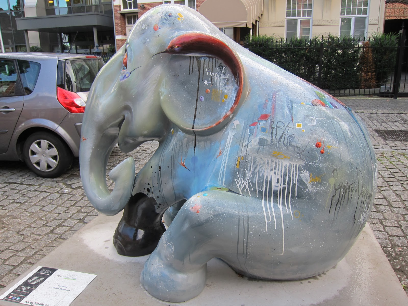 an american in belgië : Olifant Parade