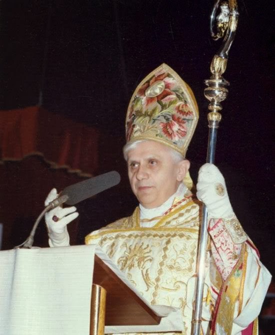 DEFENSORES DA SAGRADA CRUZ: Cardeal Ratzinger, então Papa Emérito Bento ...