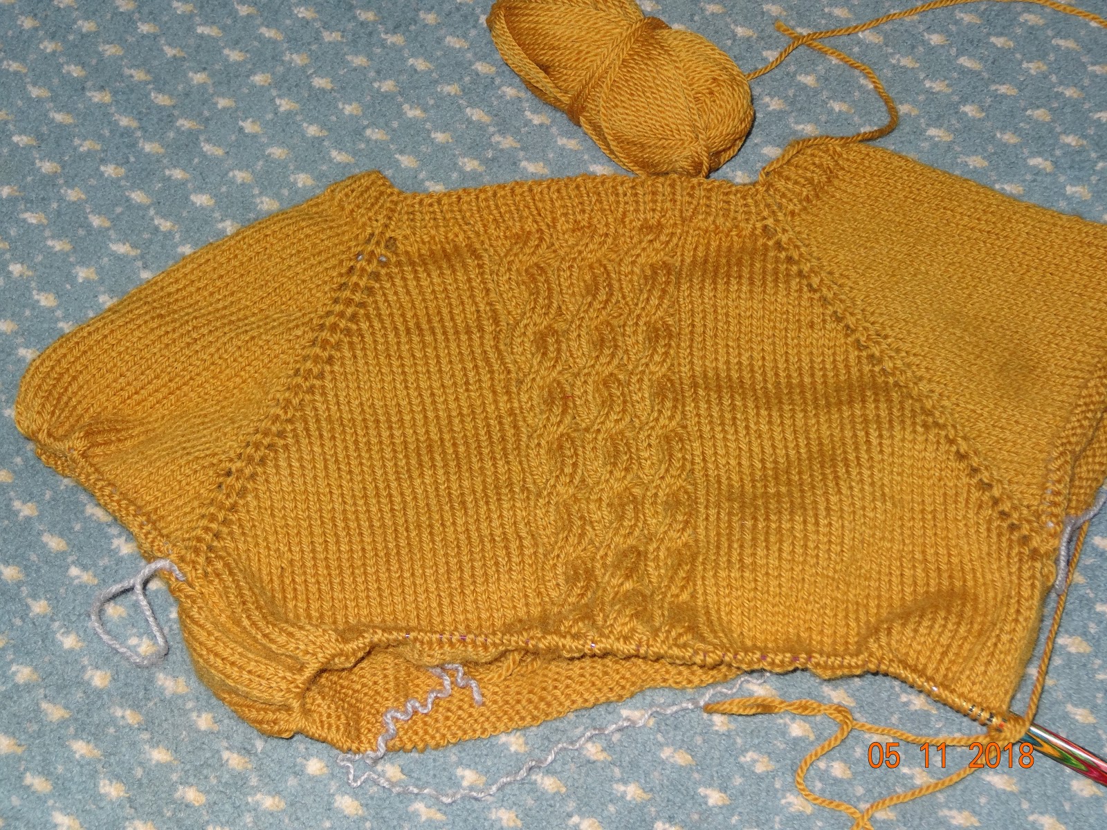 O meu pensamento viaja: Camisola/blusa mostarda O meu pensamento viaja: Camisola/blusa mostarda