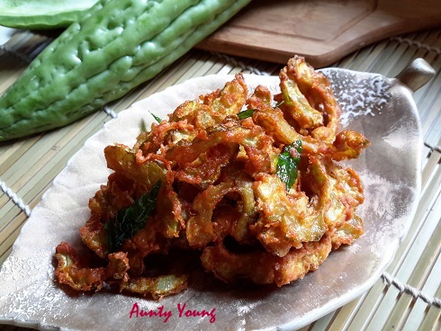Aunty Young（安迪漾）: 印度炸苦瓜片(Indian Style Deep Fried Bitter Gourds)